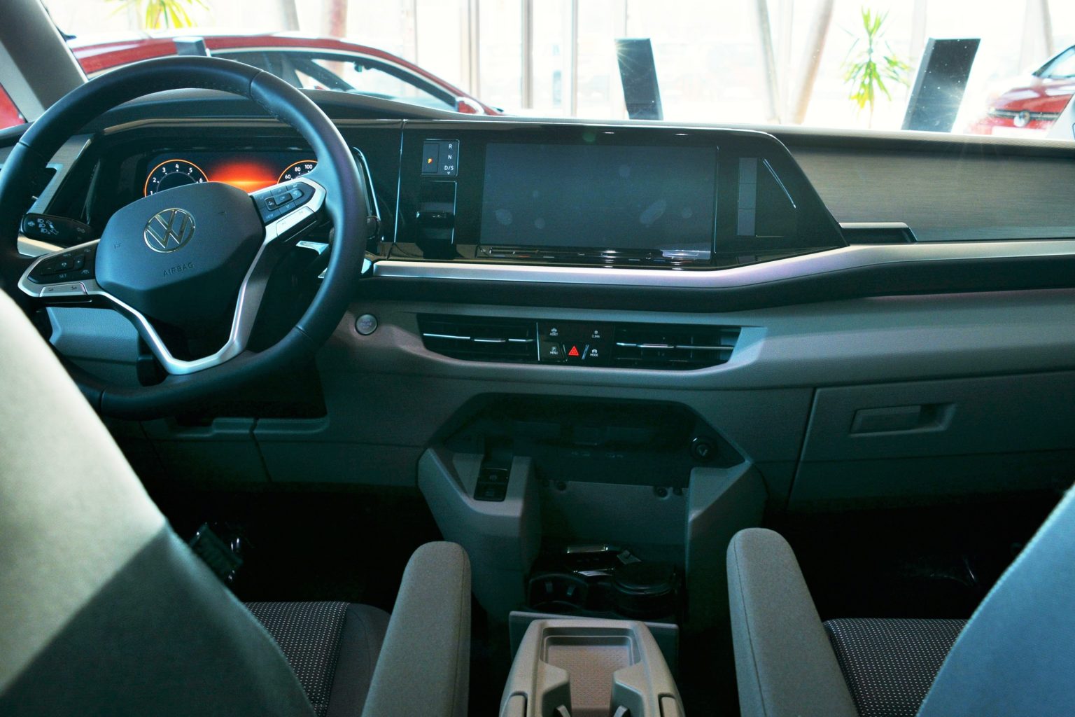 Noul Multivan – acum în showroom APAN Automobile Volkswagen - APAN Top ...